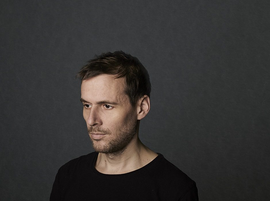 A battle between nature and technology [Clark] - Trebuchet